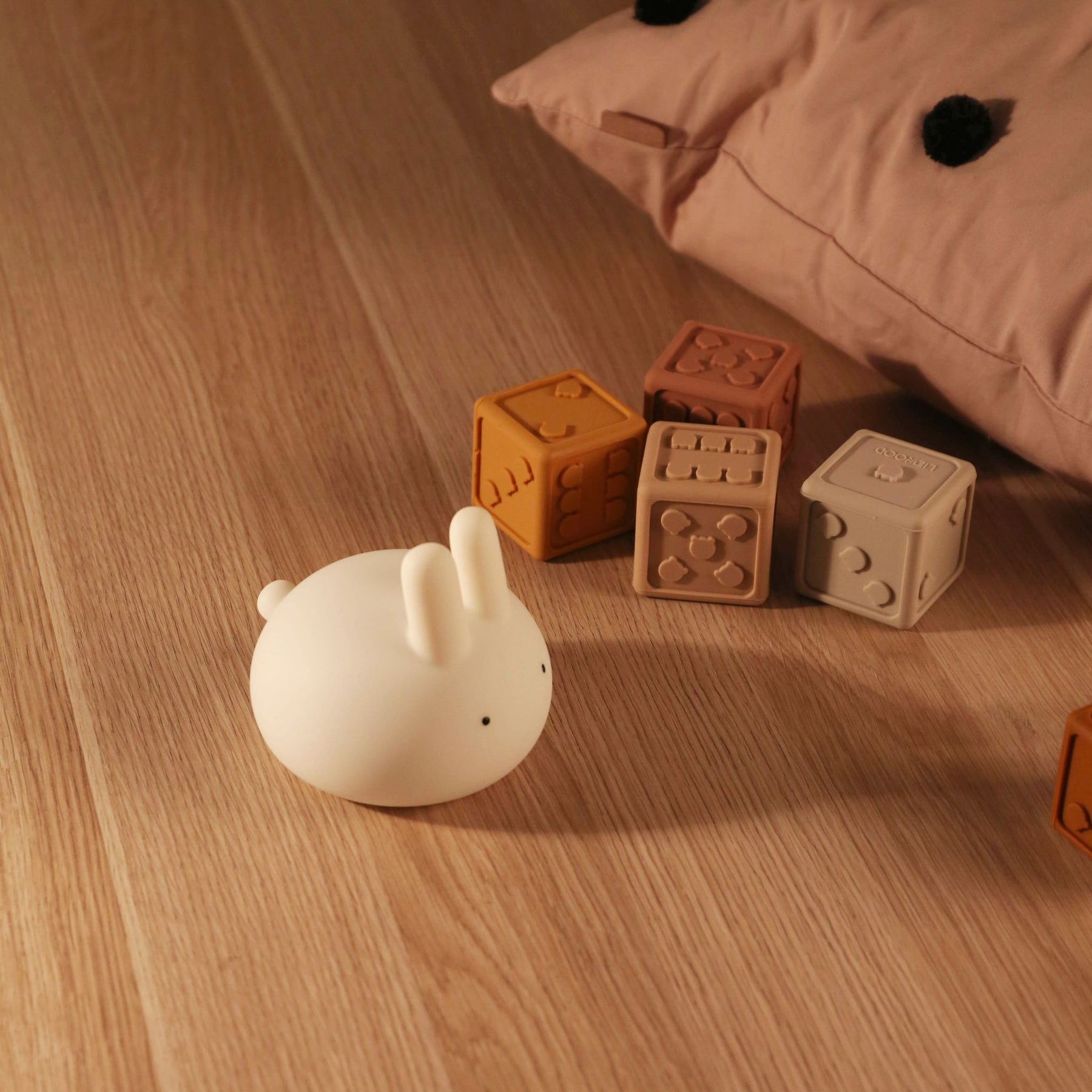 DESIGNSTUFF LUMA Lapin Rabbit Night Lamp, White