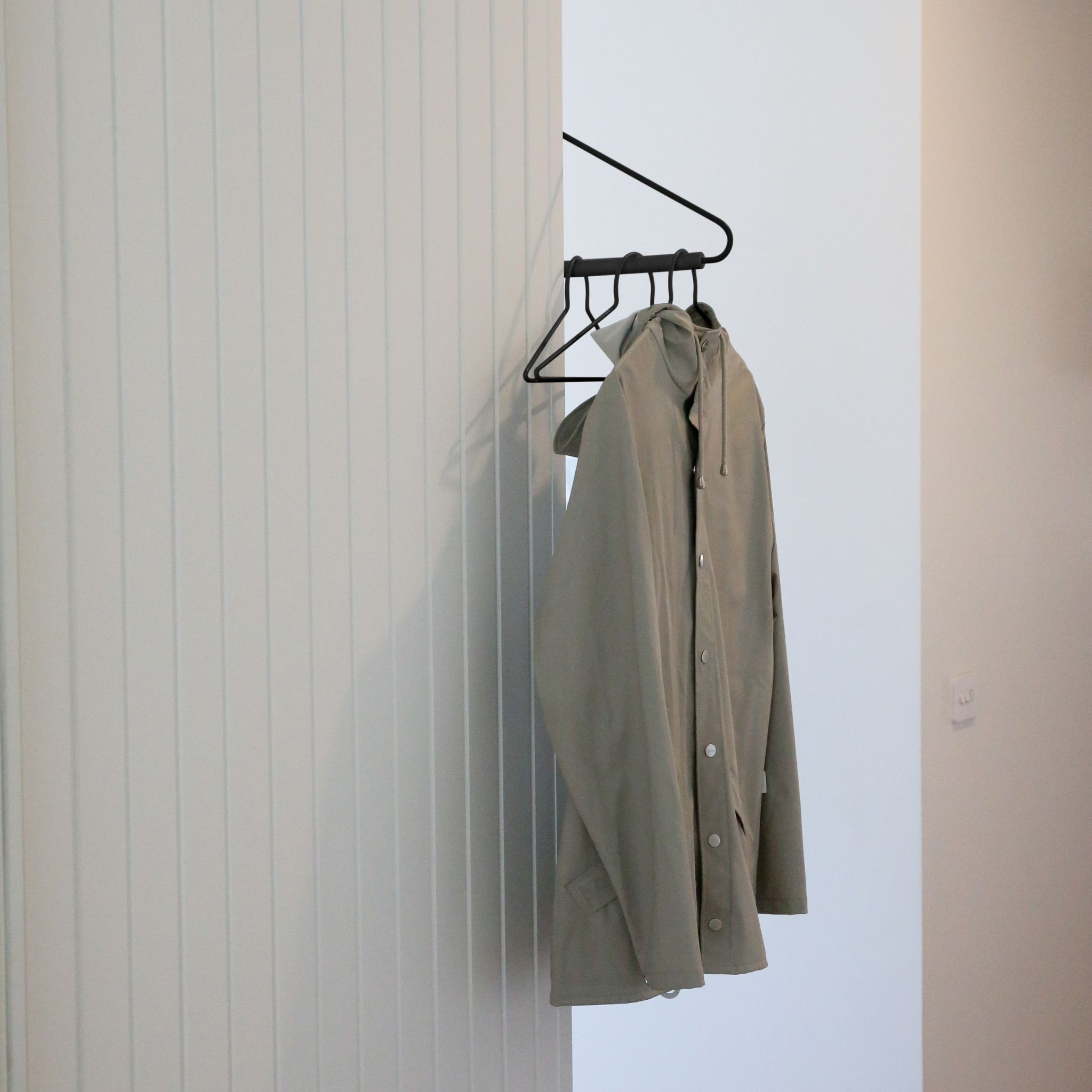 DESIGNSTUFF Curve Clothes Rack, Black