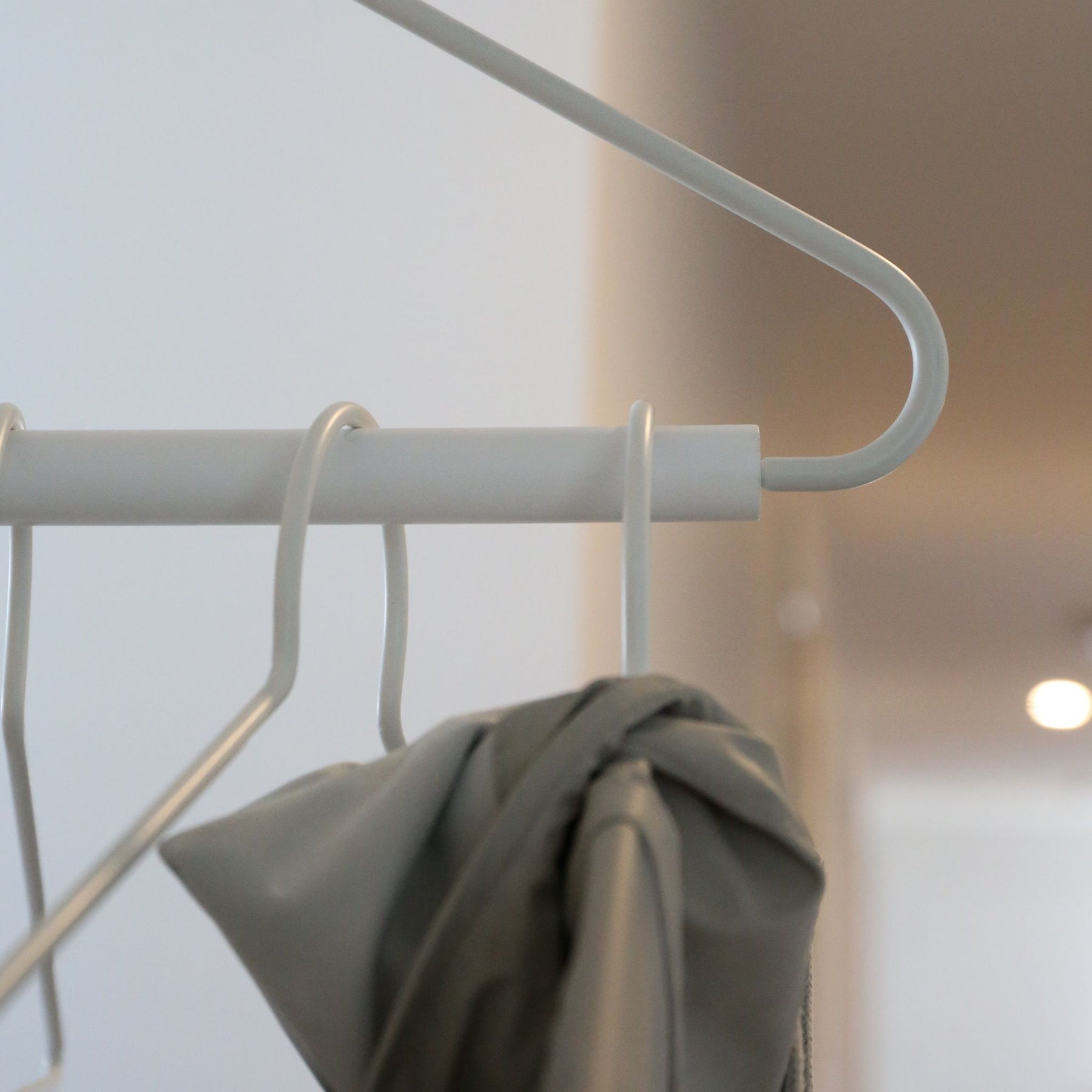DESIGNSTUFF Curve Clothes Rack, White
