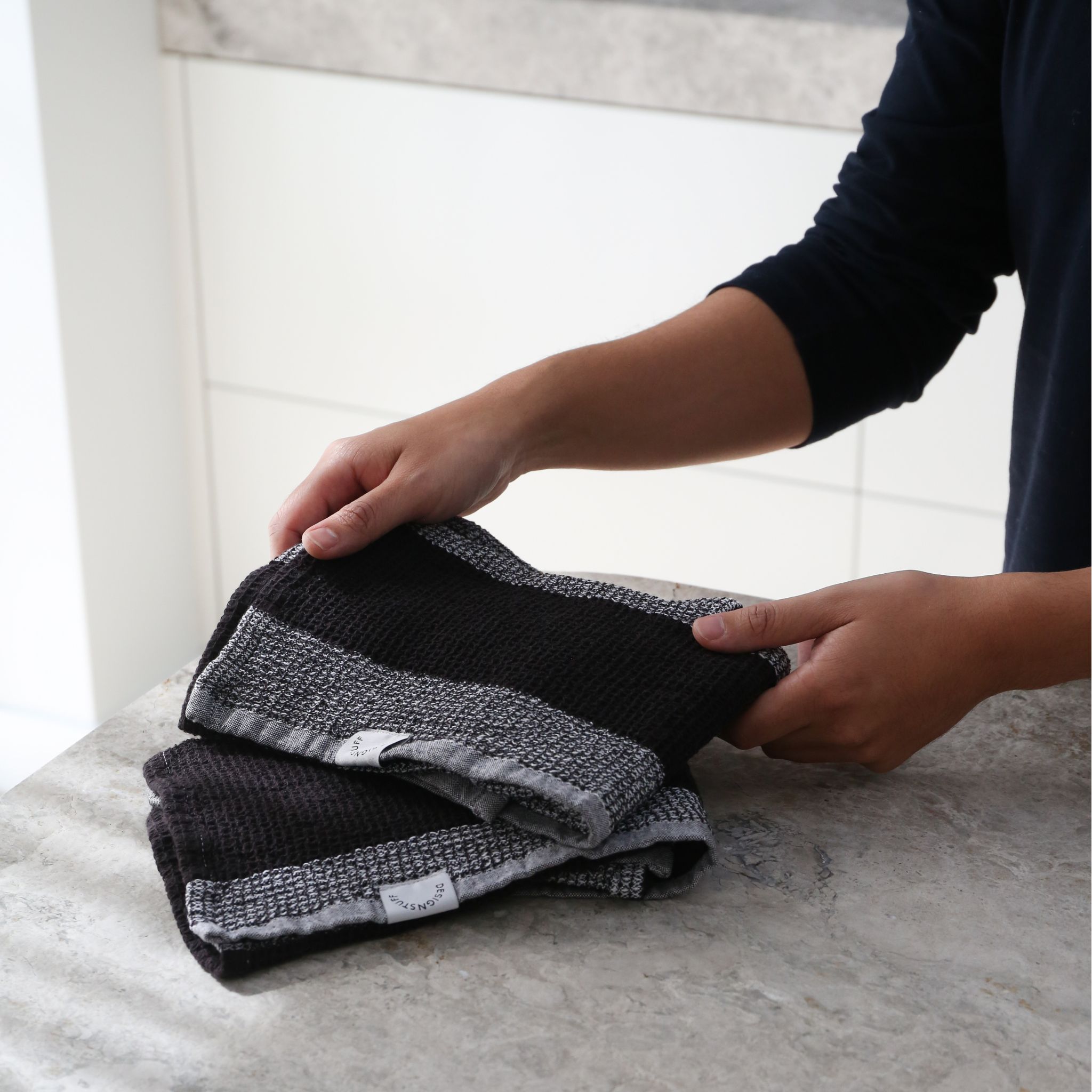 Shop DESIGNSTUFF Waffle Teatowel Set in Black/White!