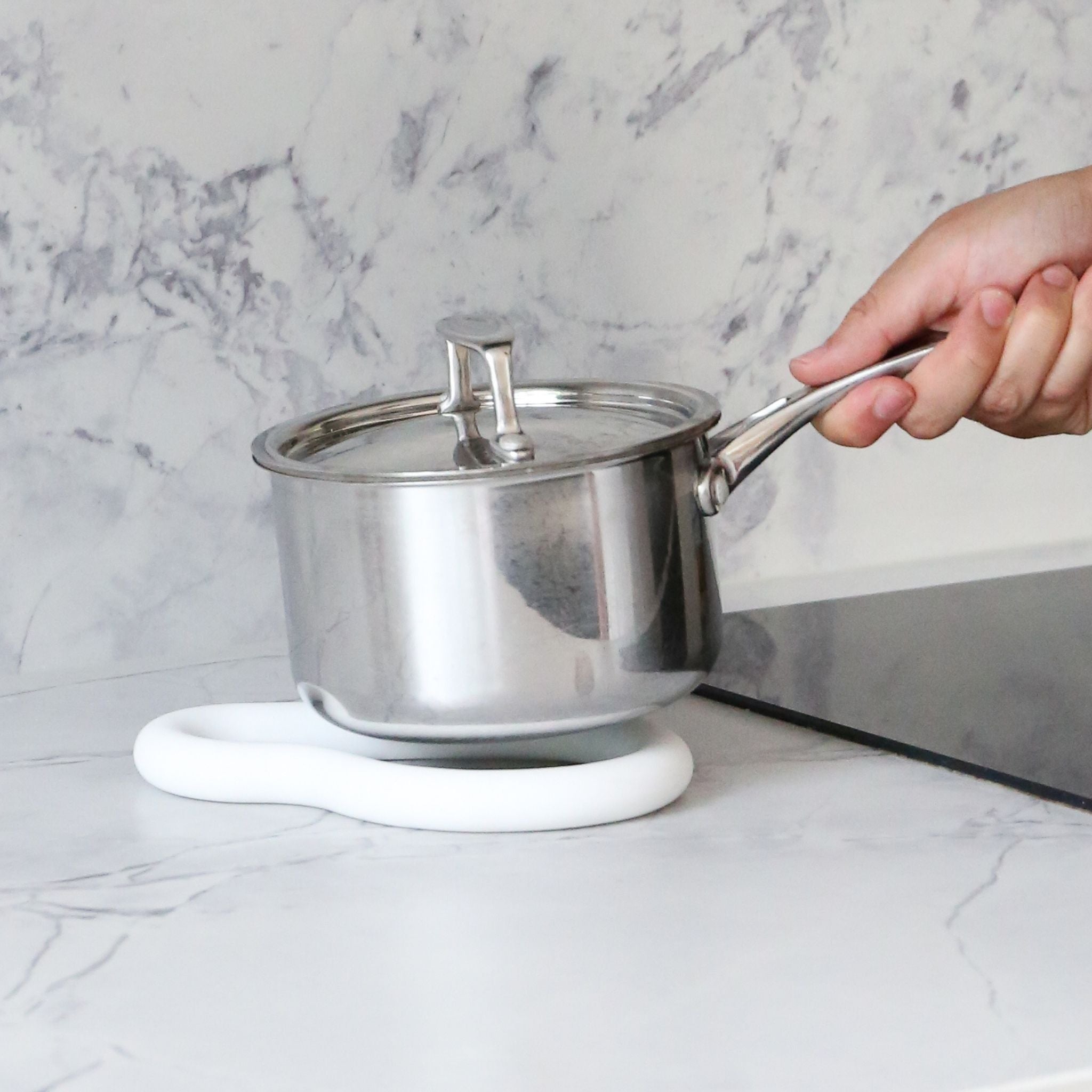 DESIGNSTUFF Curve Silicone Trivet, White